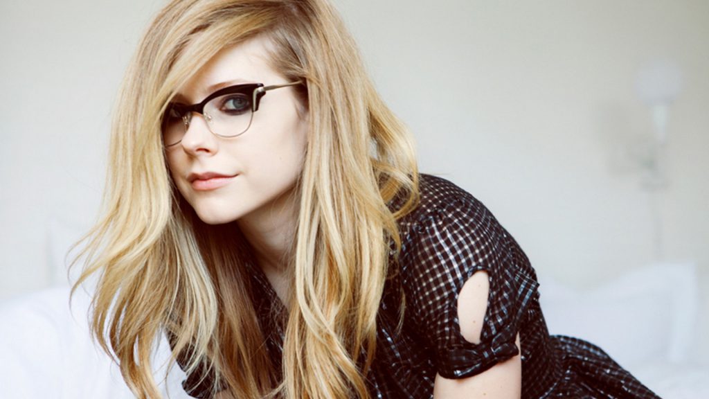 avril-lavigne- Interativa FM 104.9 Mhz - A rádio que move Candiota!